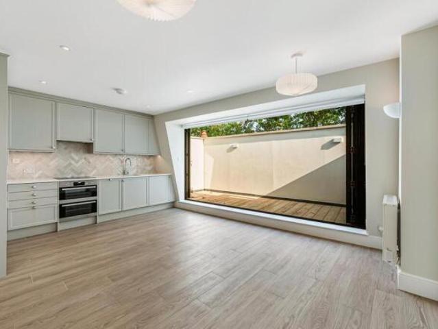 Studio apartment for rent in Chiswick High Road, Chiswick, W4