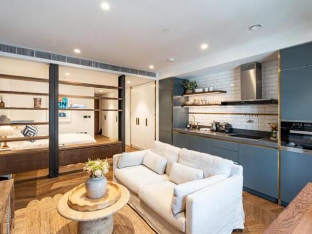 Studio apartment for rent in Circus Road West, London, SW11