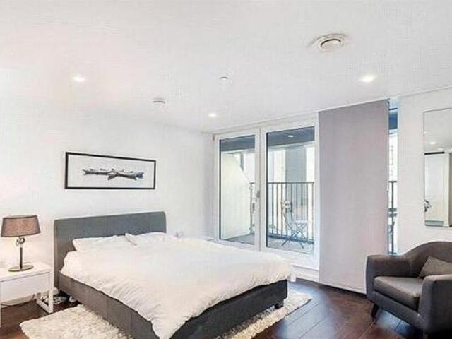 Studio Apartment For Rent In City Road, London