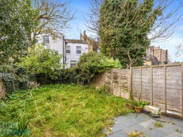 Studio apartment for rent in Clifton Hill, Brighton, BN1