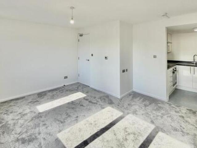 Studio apartment for rent in Deerhurst Close, Feltham, TW13