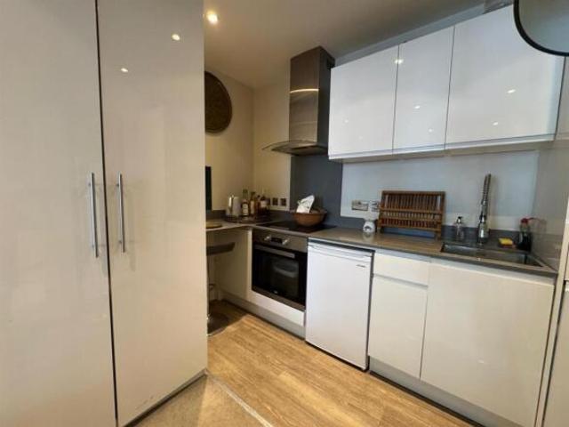 Studio apartment for rent in Denning Road, Hampstead NW3