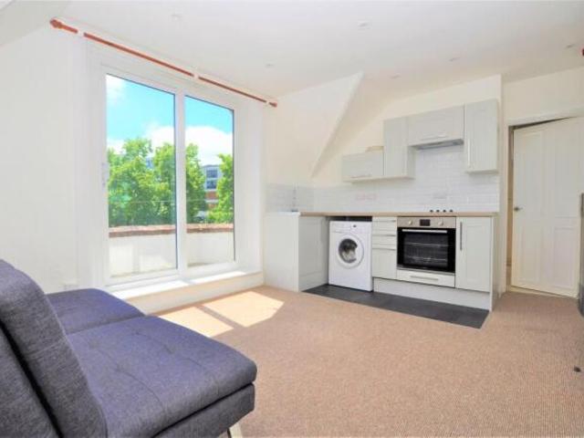 Studio apartment for rent in Dene Road, Guildford, Surrey, GU1