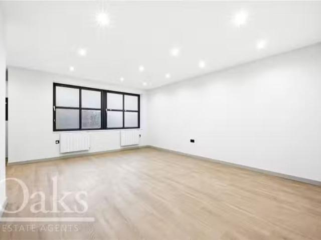 Studio apartment for rent in Dingwall Road, Croydon, CR0