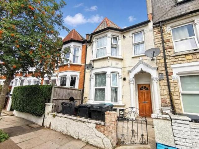 Studio apartment for rent in Effingham Road, Turnpike Lane, London, N8