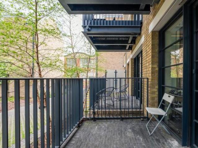 Studio apartment for rent in Goodluck Hope Walk, E14