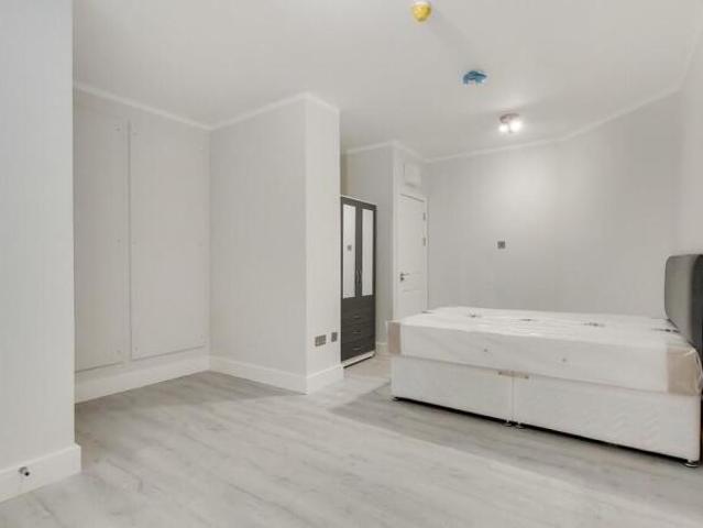 Studio apartment for rent in Golders Green Road, London, NW11