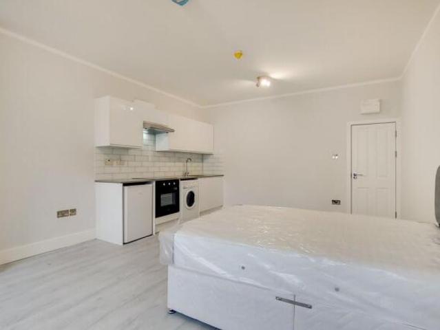 Studio apartment for rent in Golders Green Road, London, NW11