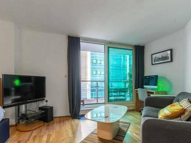 Studio apartment for rent in Hanover House 7 St George Wharf Vauxhall London SW8