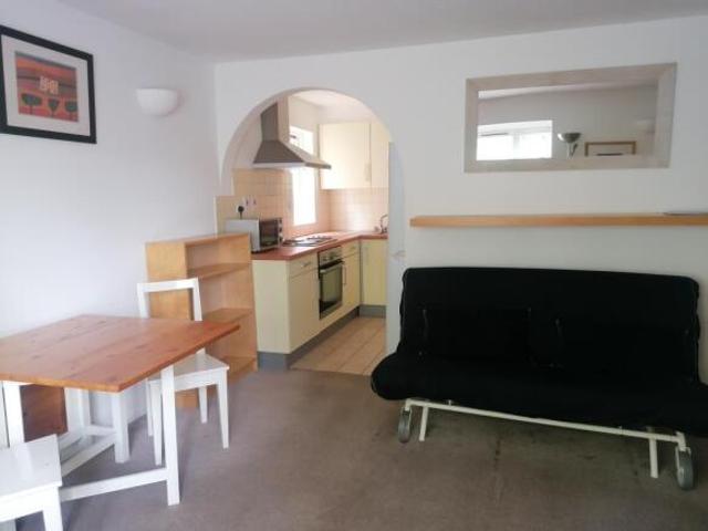 Studio flat for rent in Harp Island Close, Neasden, NW10