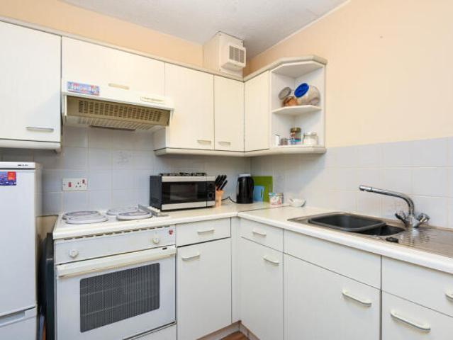Studio apartment for rent in Heydon Court, Deer Park Way, West Wickham, BR4
