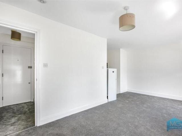 Studio apartment for rent in High Street, High Barnet, London, EN5