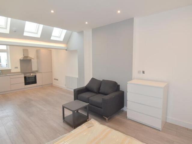 Studio apartment for rent in High Street, Southgate, London, N14