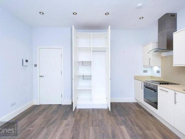 Studio apartment for rent in Holden Road, Woodside Park, London, N12