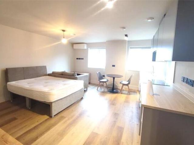 Studio apartment for rent in Holgate Court, Western Road, Romford, RM1
