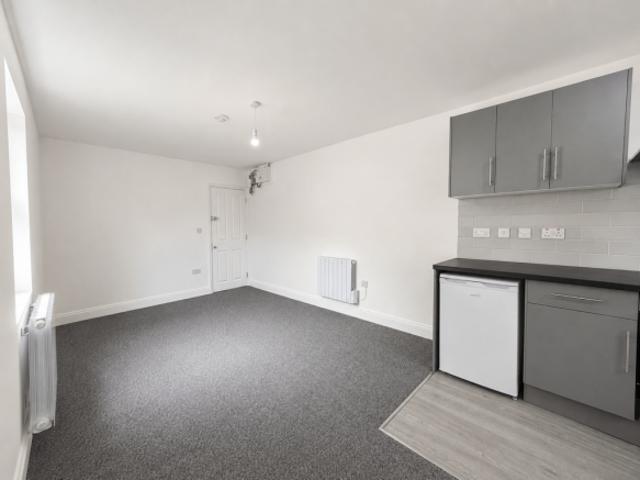 Studio apartment for rent in Leyton, by Coronation Gardens, E10