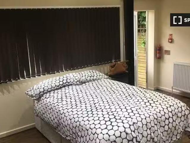 Studio apartment for rent in London