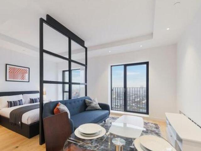 Studio Apartment For Rent In London City Island