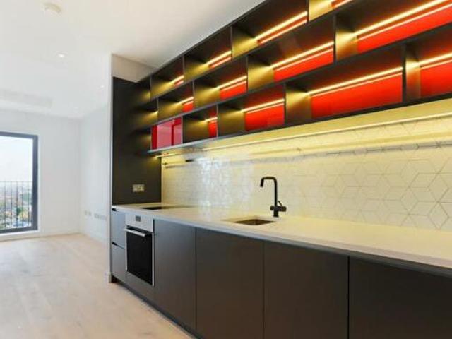 Studio Apartment For Rent In London City Island, London