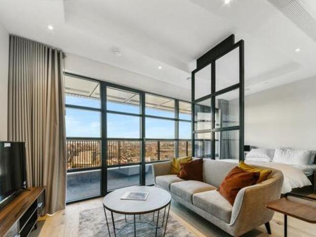 Studio Apartment For Rent In London City Island, London