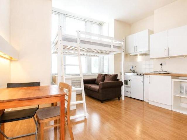 Studio apartment for rent in Park Avenue, Wood Green, London, N22