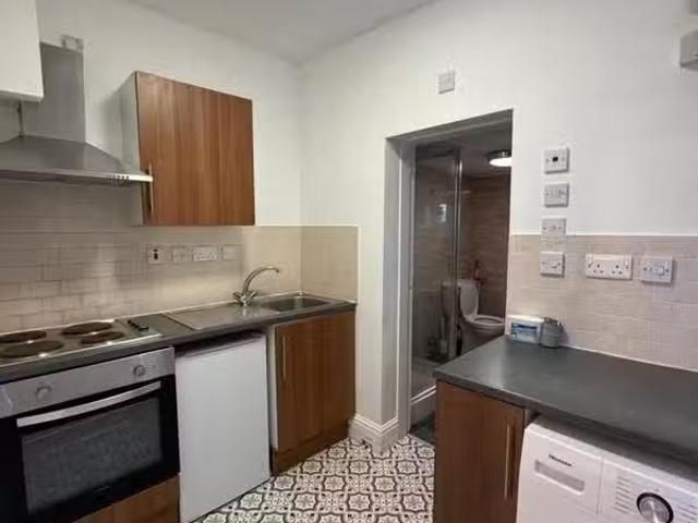 Studio apartment for rent in Pershore Road, Selly Park, Birmin.