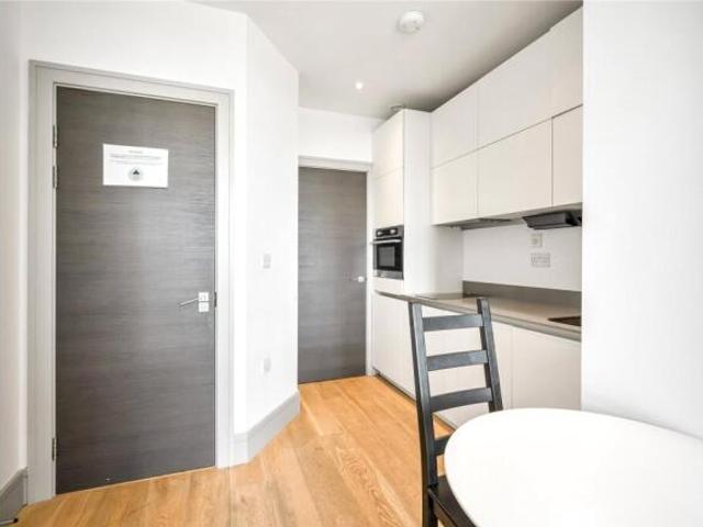 Studio apartment for rent in Philpot Street, London, E1