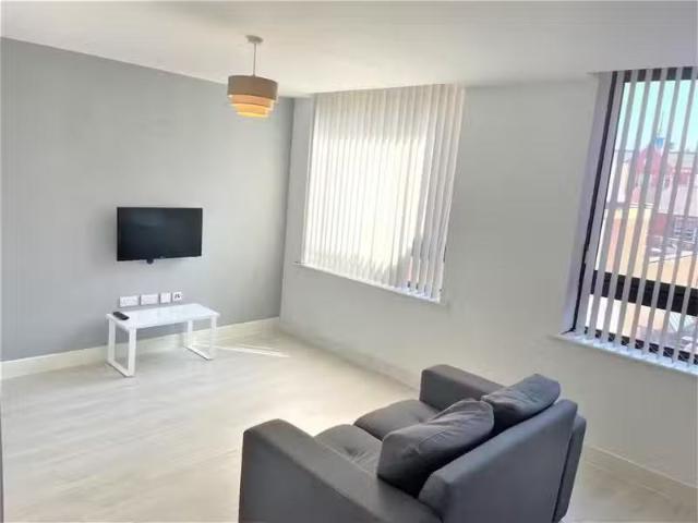 Studio apartment for rent in Provincial House, Nelson Square.