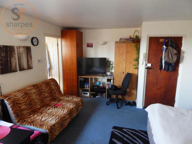Studio apartment for rent in Ravensbury Court, 6 Bishopsford Road, Morden, Surrey, SM4