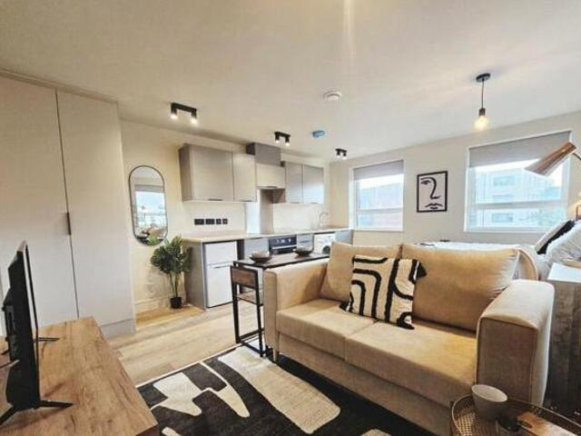 Studio Apartment For Rent In Romford