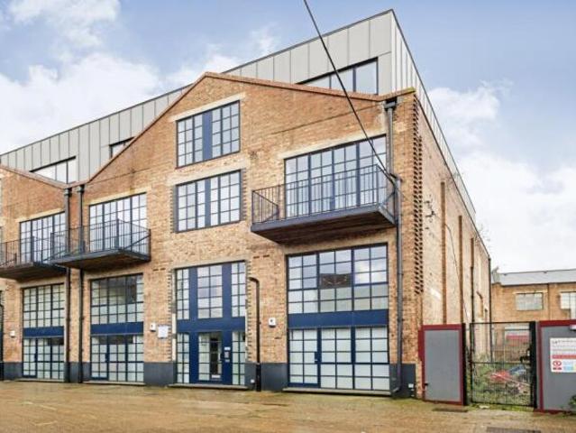 Studio apartment for rent in Stewarts Place, Sw2