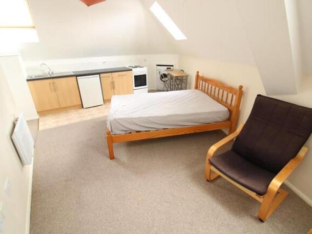 Studio apartment for rent in Stoke Road, Guildford, GU1