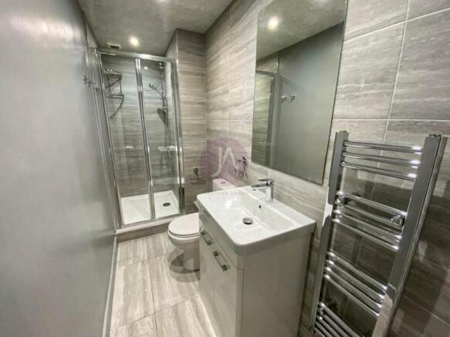 Studio apartment for rent in Sinclair Gardens, Shepherds Bush, London, W14