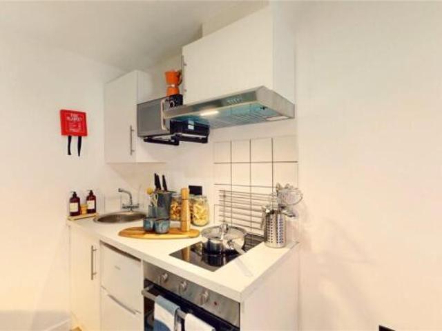 Studio apartment for rent in Twyning Road, Stirchley, Birmingham, West Midlands, B30