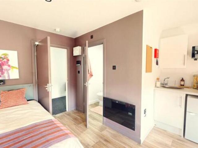 Studio apartment for rent in Twyning Road, Stirchley, Birmingham, West Midlands, B30