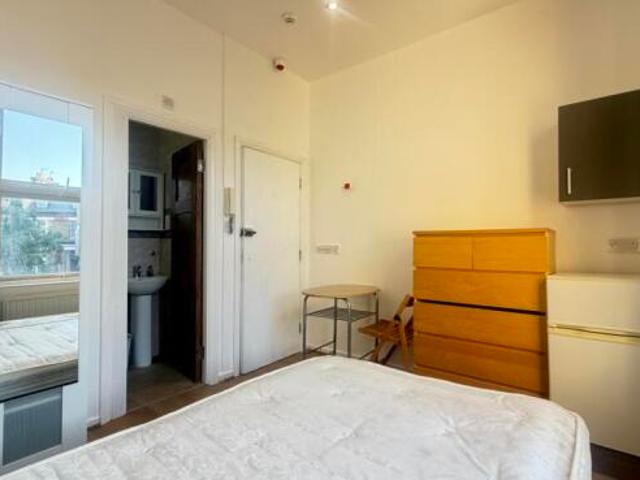 Studio apartment for rent in The Avenue, LONDON, W13