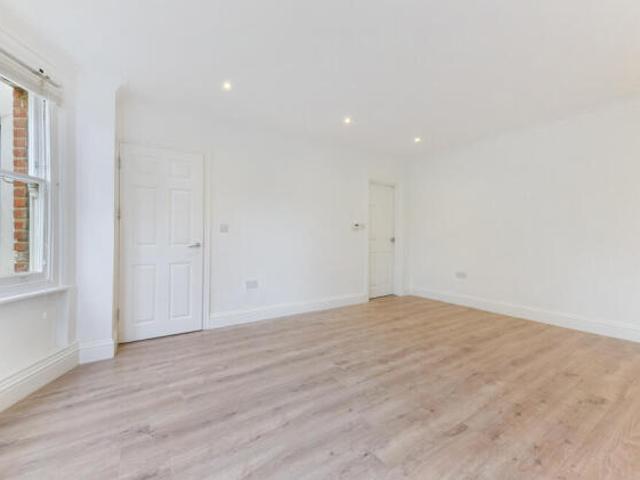 Studio apartment for rent in The Gardens, East Dulwich London SE22