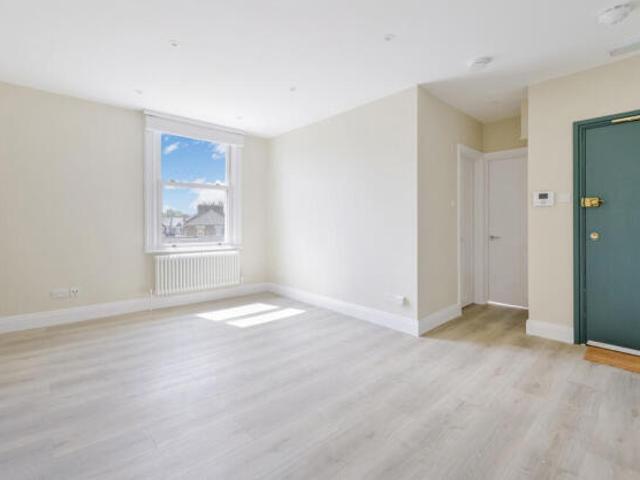 Studio apartment for rent in The Gardens, East Dulwich London SE22