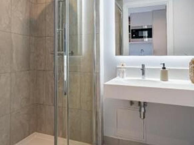 Studio apartment for rent in The Mall, Ealing, W5