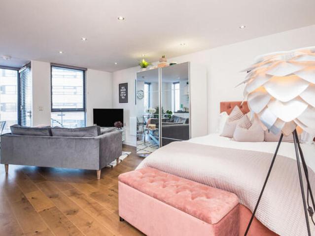 Studio apartment for rent in The Quays, Salford, Greater Manchester, M50