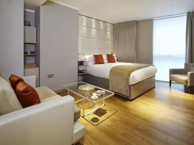 Studio apartment for rent in Three Quays, Lower Thames Street.