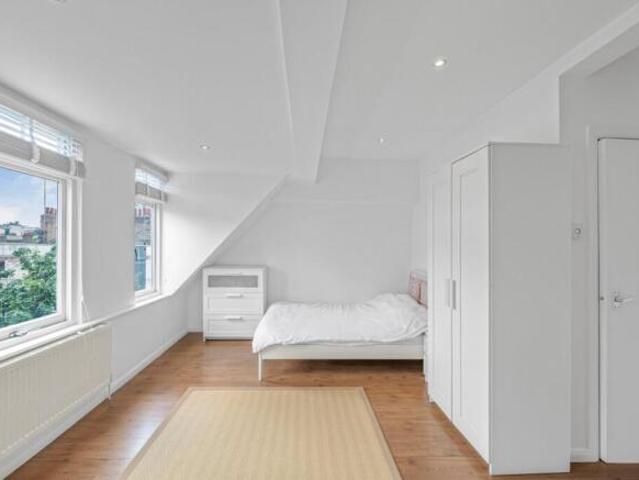 Studio apartment for rent in Tottenham Street, Fitzrovia, London, W1T