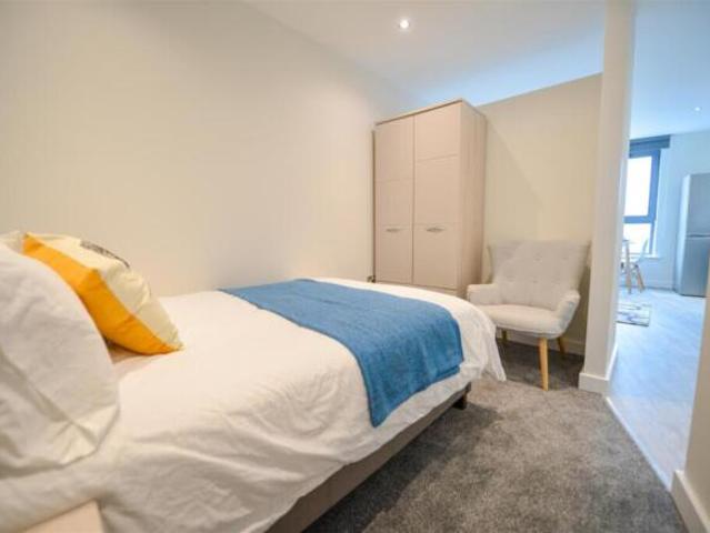 Studio apartment for rent in West One Reflect, City Centre, S3
