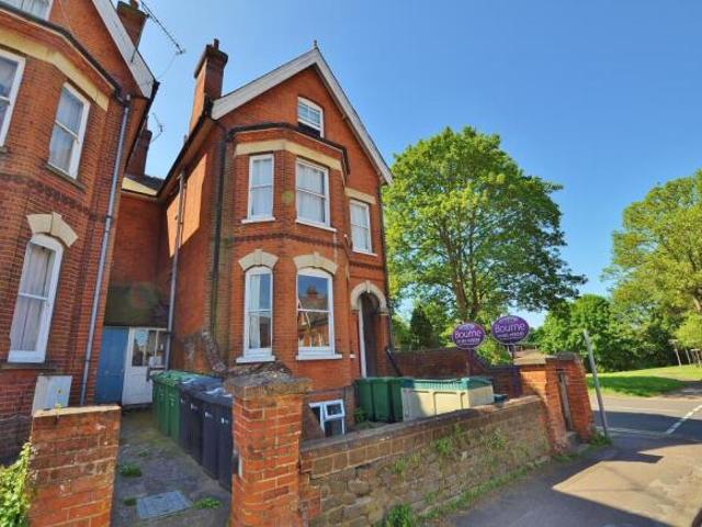 Studio apartment for rent in York Road, Guildford, Surrey, GU1