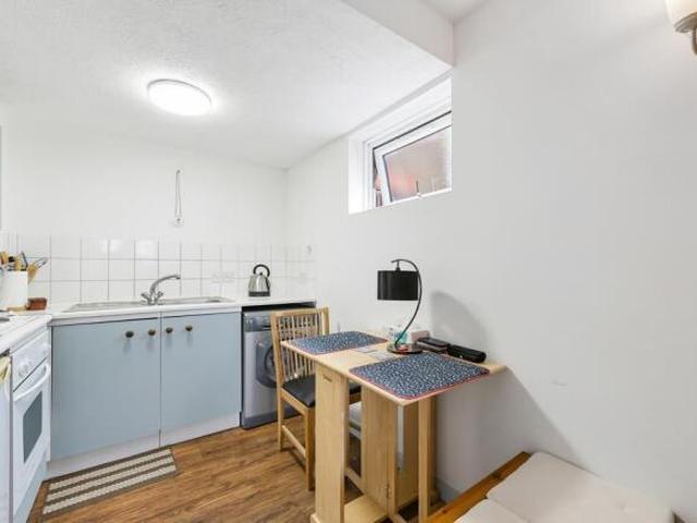 Studio apartment for sale in Ealing Road, Brentford, TW8