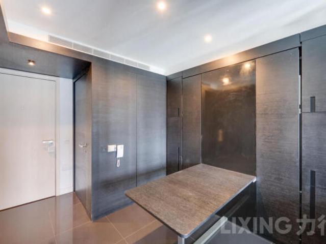 Studio apartment for sale in Pan Peninsula Square, Canary Wharf, E14