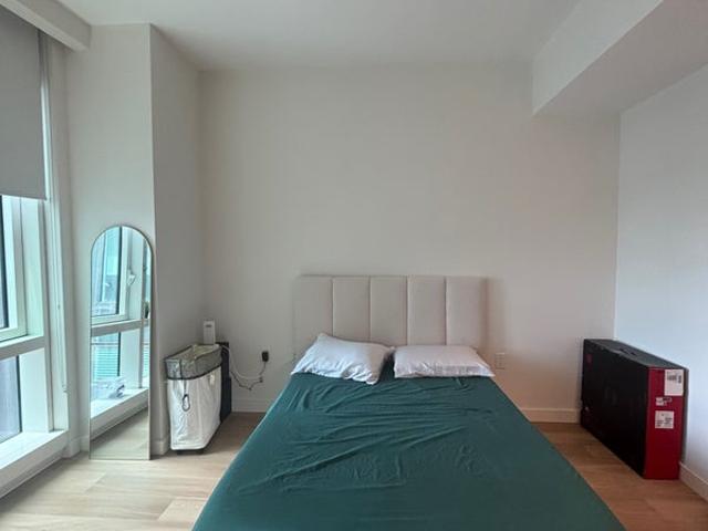 Studio apartment for sublet in LIC