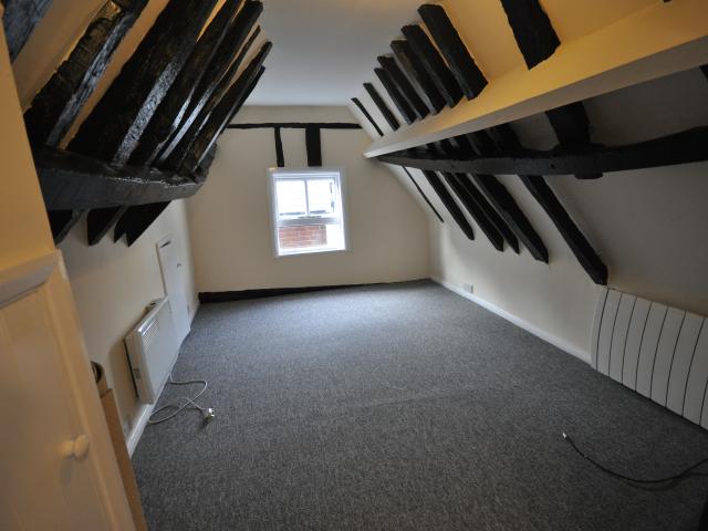 STUDIO APARTMENT IN CENTRAL LOCATION