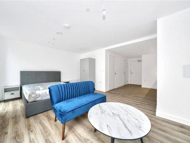 Studio Apartment in Chevette Court. Studio to rent £1,050 pcm £242 pw