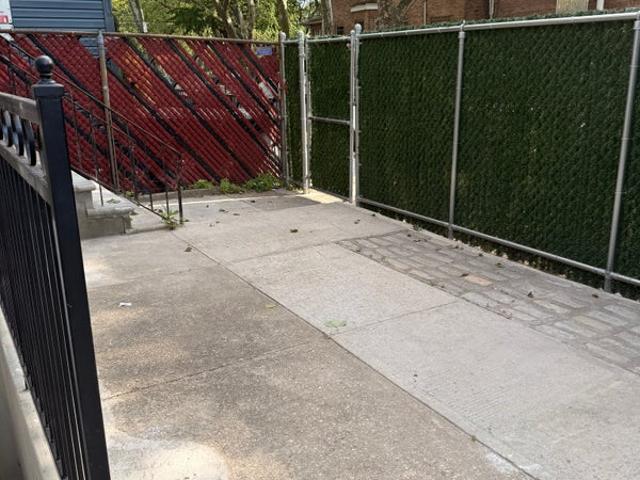 Studio Apartment_ solo entrances front & back